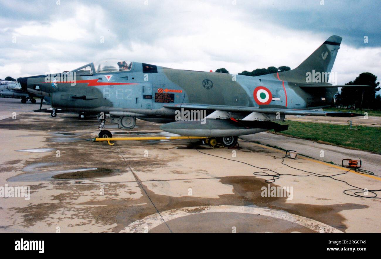 Gate guard aircraft hi-res stock photography and images - Alamy