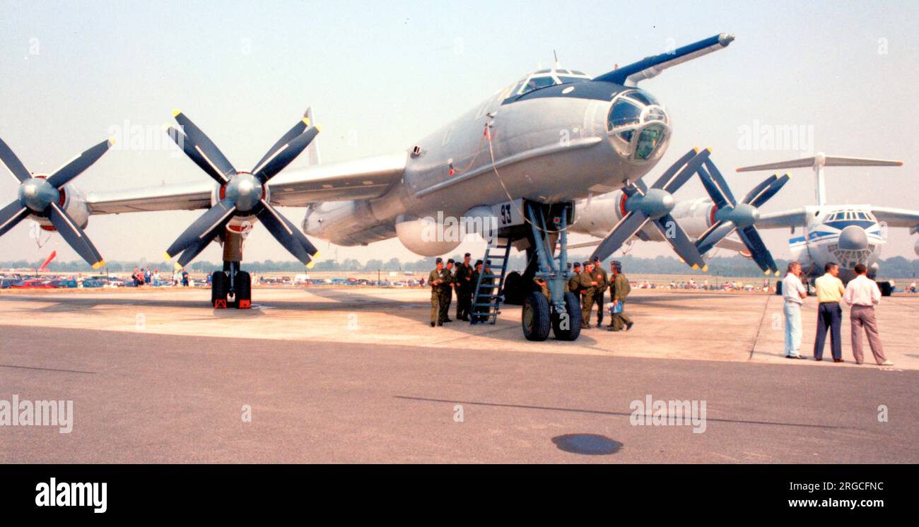 Raf regiment bear hi-res stock photography and images - Alamy