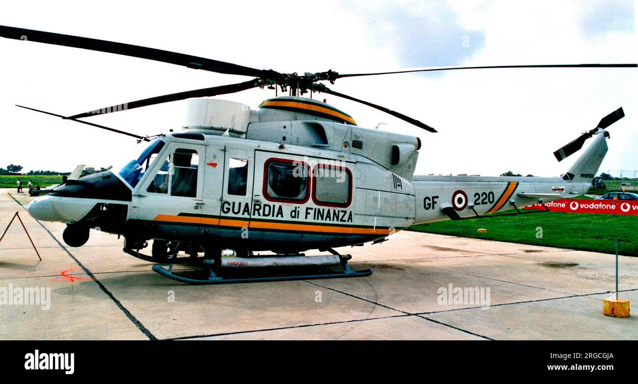 Bell 412hp hi-res stock photography and images - Alamy