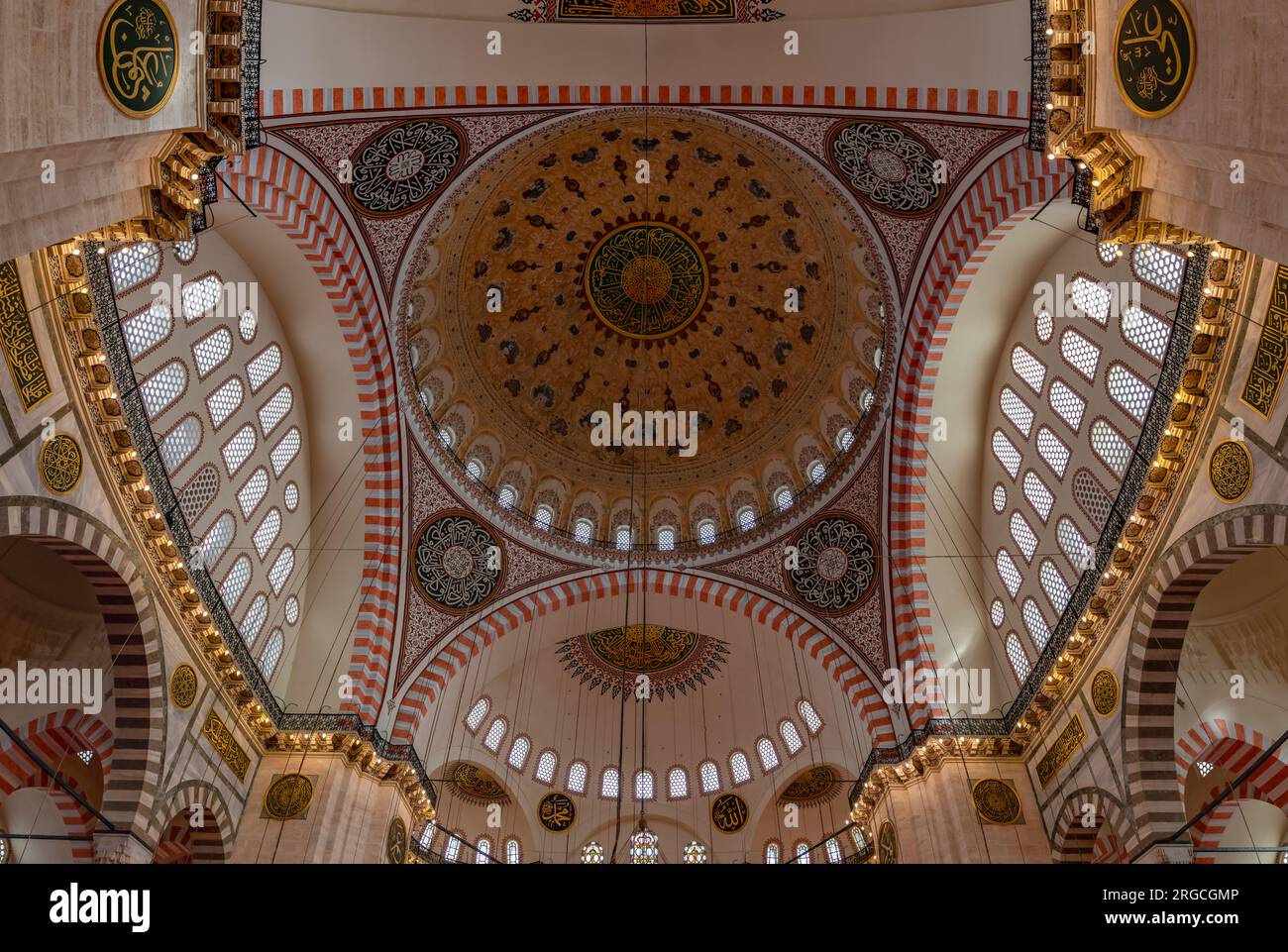 A picture of the colorful and gorgeous interior of the Suleymaniye ...