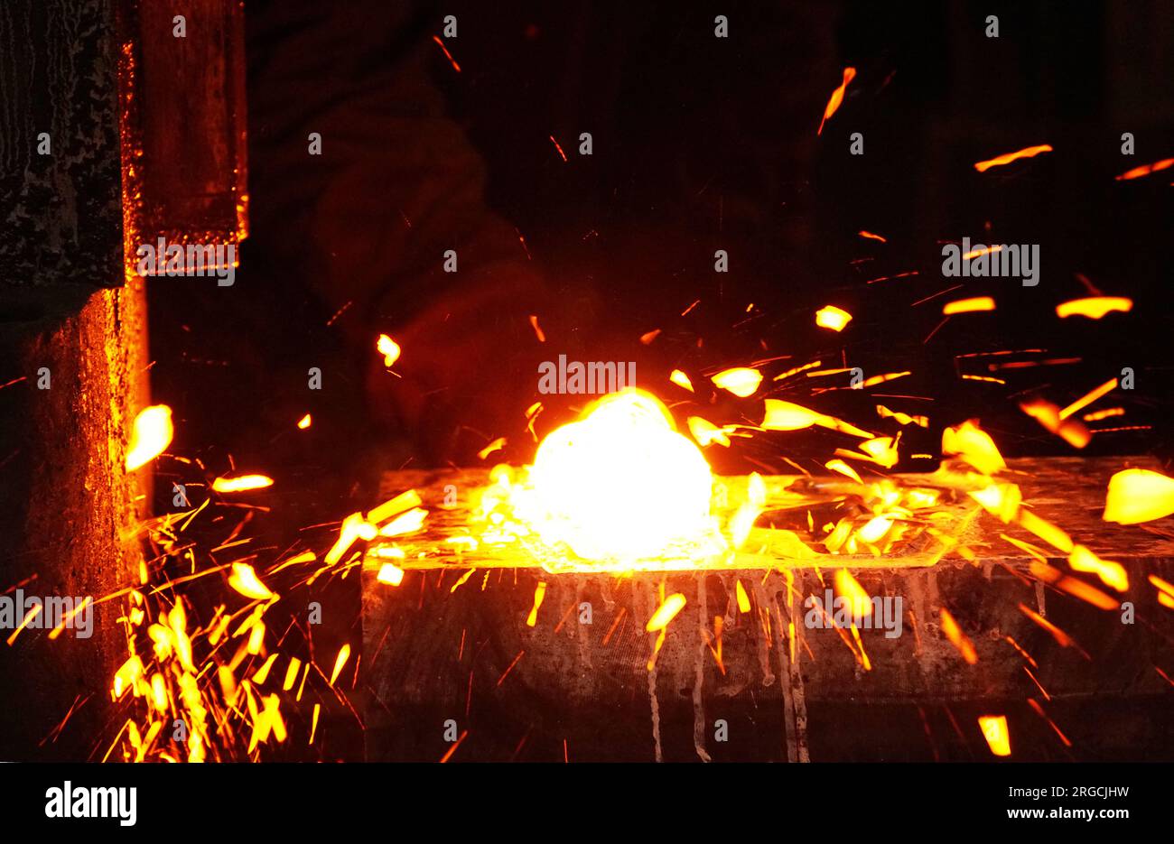 40 ton stamp hi-res stock photography and images - Alamy