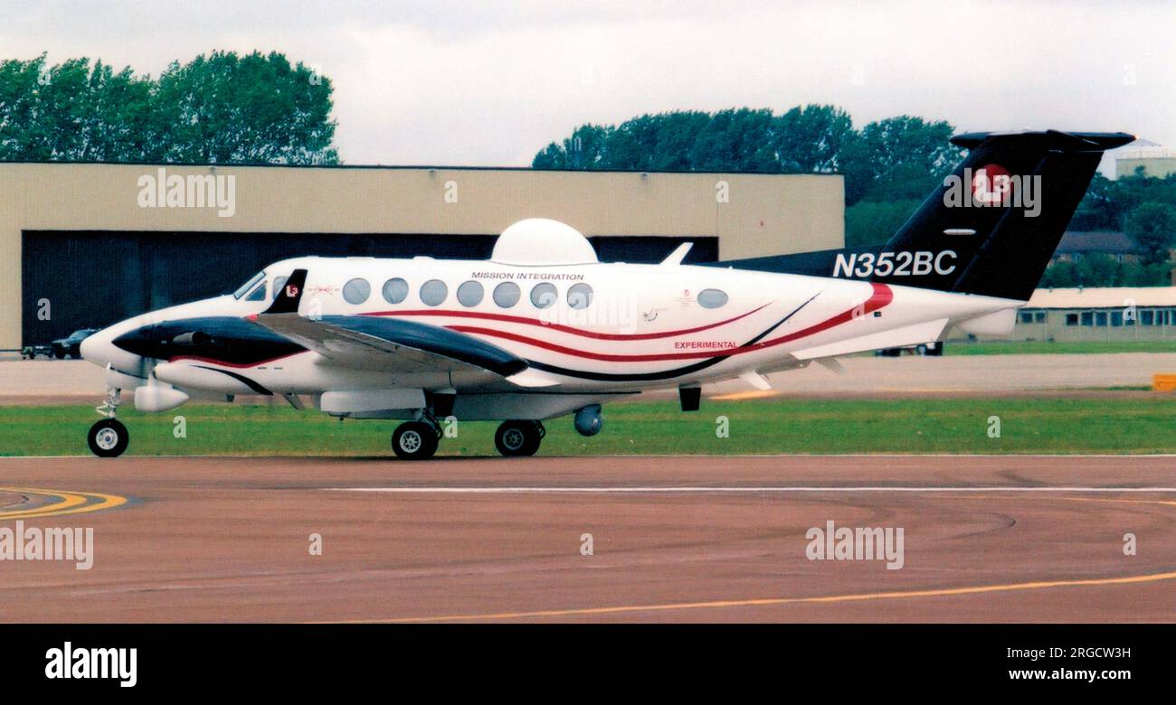 Beech 350ER Super King Air N352BC (msn FL-463), of L-3 Communications ...