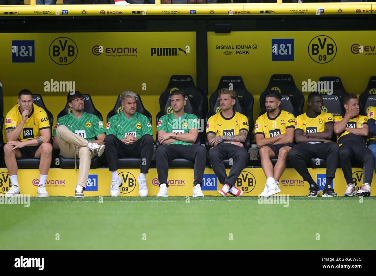 DORTMUND - Borussia Dortmund players on the bench after their ...