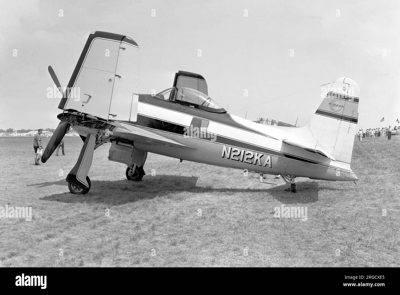 Grumman F8F-2P Bearcat N212KA (msn D.902, ex BuAer 121528), fitted with ...