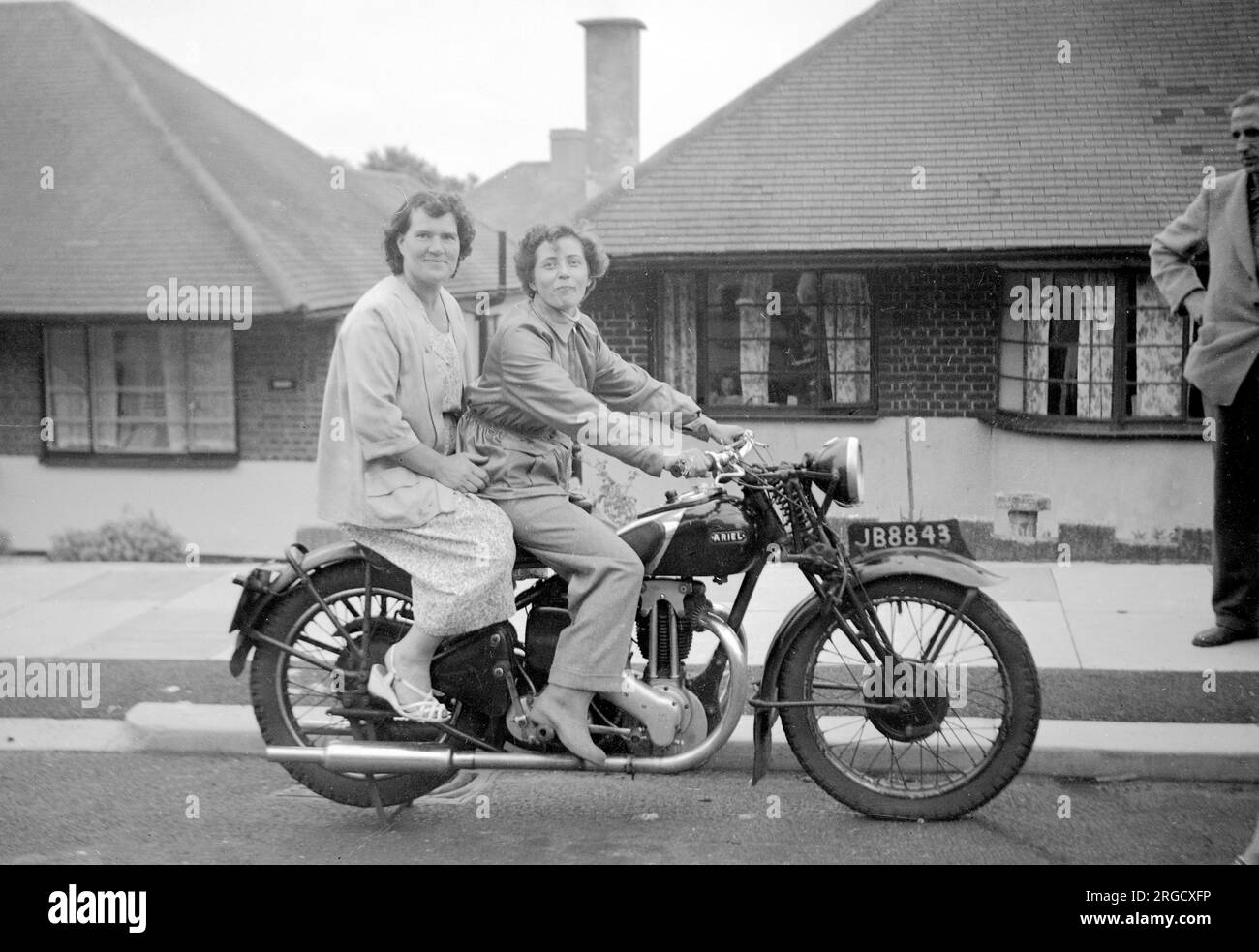 Ariel 1938 NG 350cc 1-Cyl. OHV motorcycle, with Mother and Daughter ...