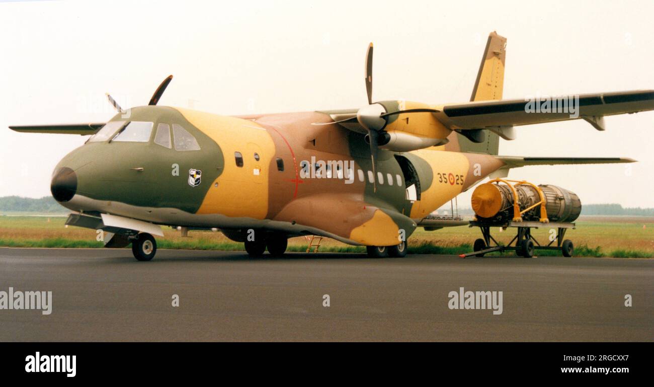 Ejercito del Aire - CASA 235-100M T.19B-07 / 35-25 (msn C038), of Ala ...