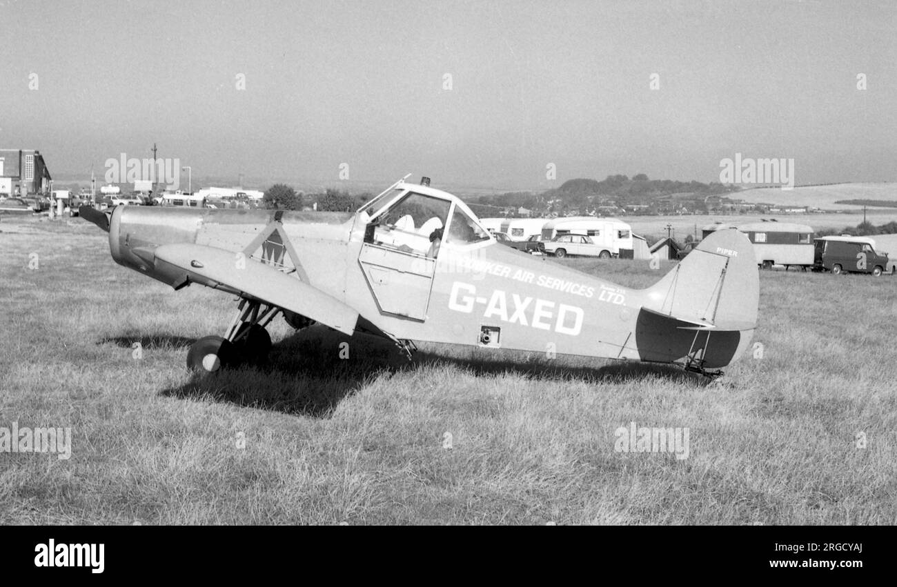 Piper PA-25-235 Pawnee B G-AXED (msn 25-3586), in use as a glider tug ...