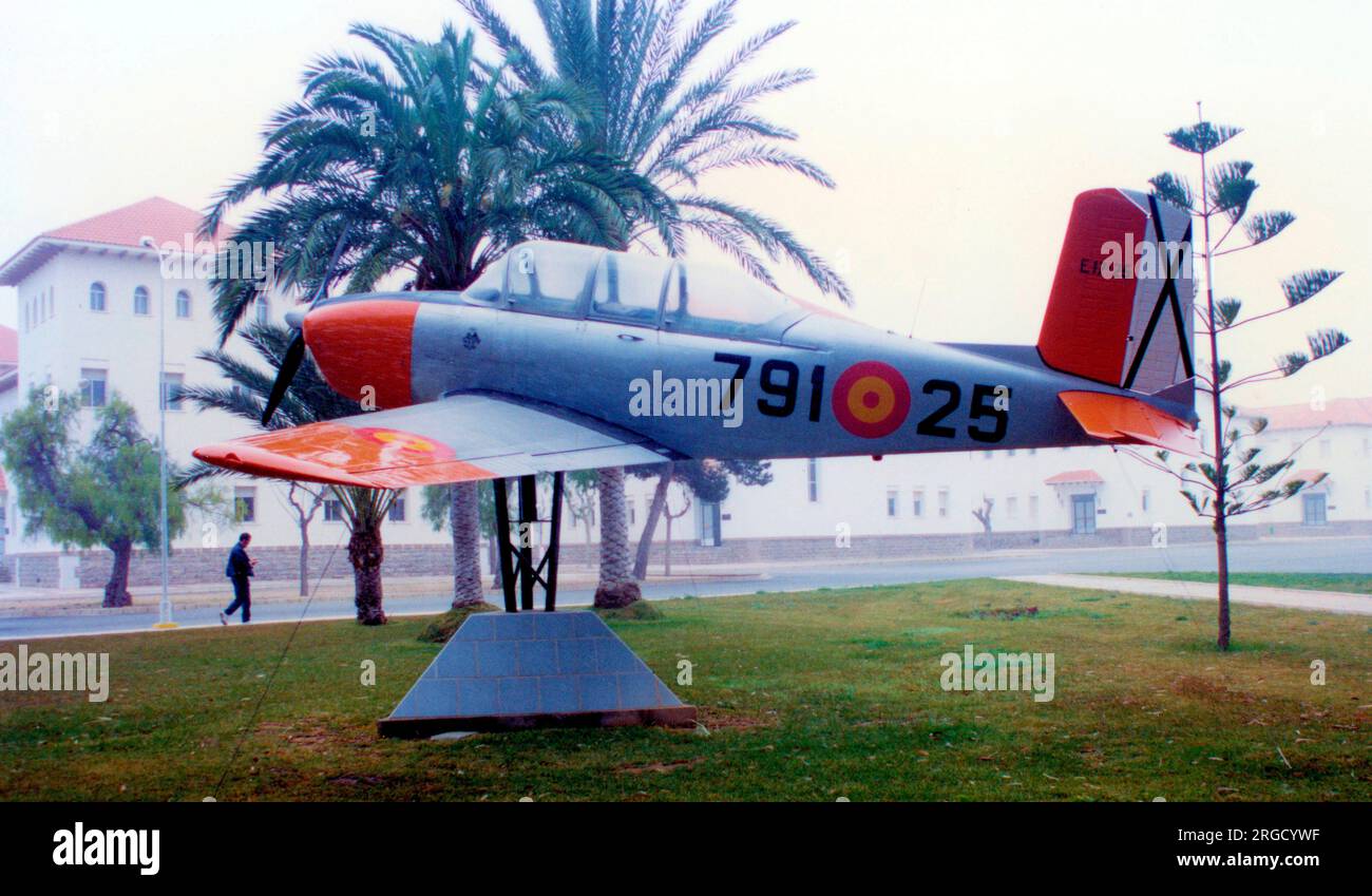 E17 plane hi-res stock photography and images - Alamy