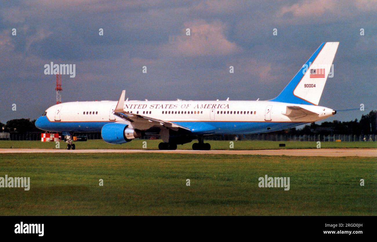 United States Air Force - Boeing C-32A 99-0004 (MSN 29028 - 829, B757 ...