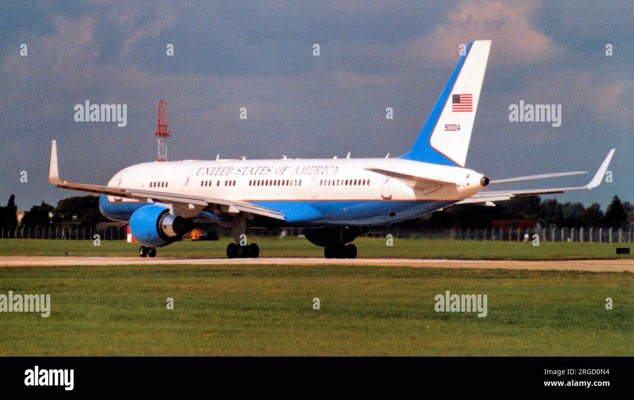 United States Air Force - Boeing C-32A 99-0004 (MSN 29028 - 829, B757 ...