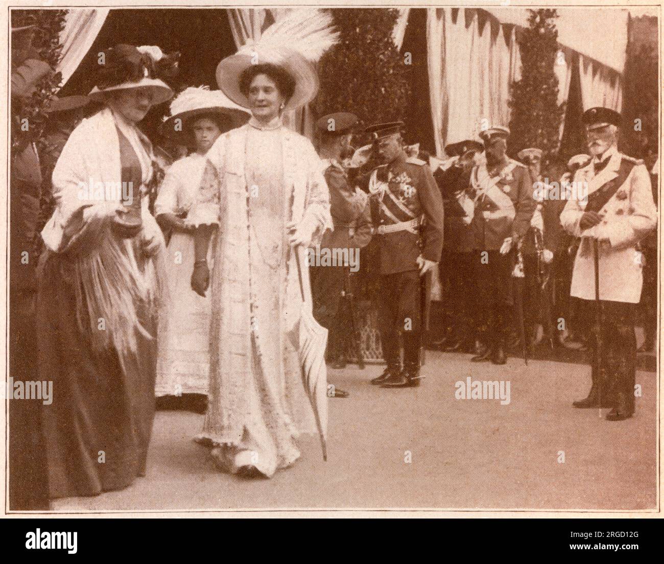 Russia - Tsar Nicholas II and Tsarina Alexandra Feodorovna arriving at ...