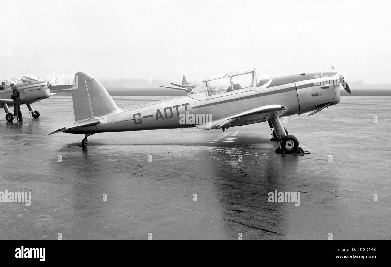 De havilland chipmunk Black and White Stock Photos & Images - Alamy