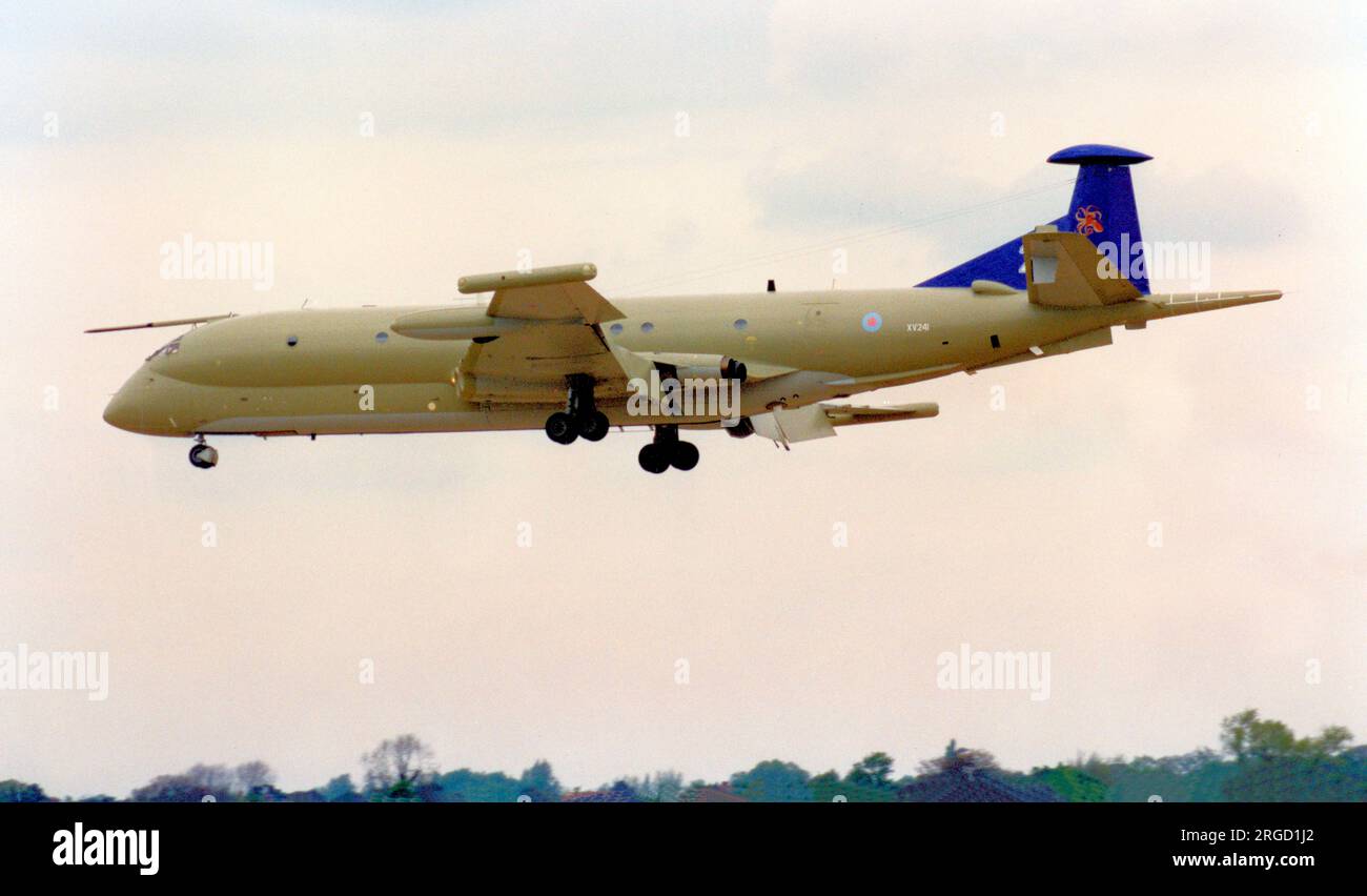 Royal Air Force - Hawker Siddeley HS.801 Nimrod MR.2P XV241 (msn 8016 ...