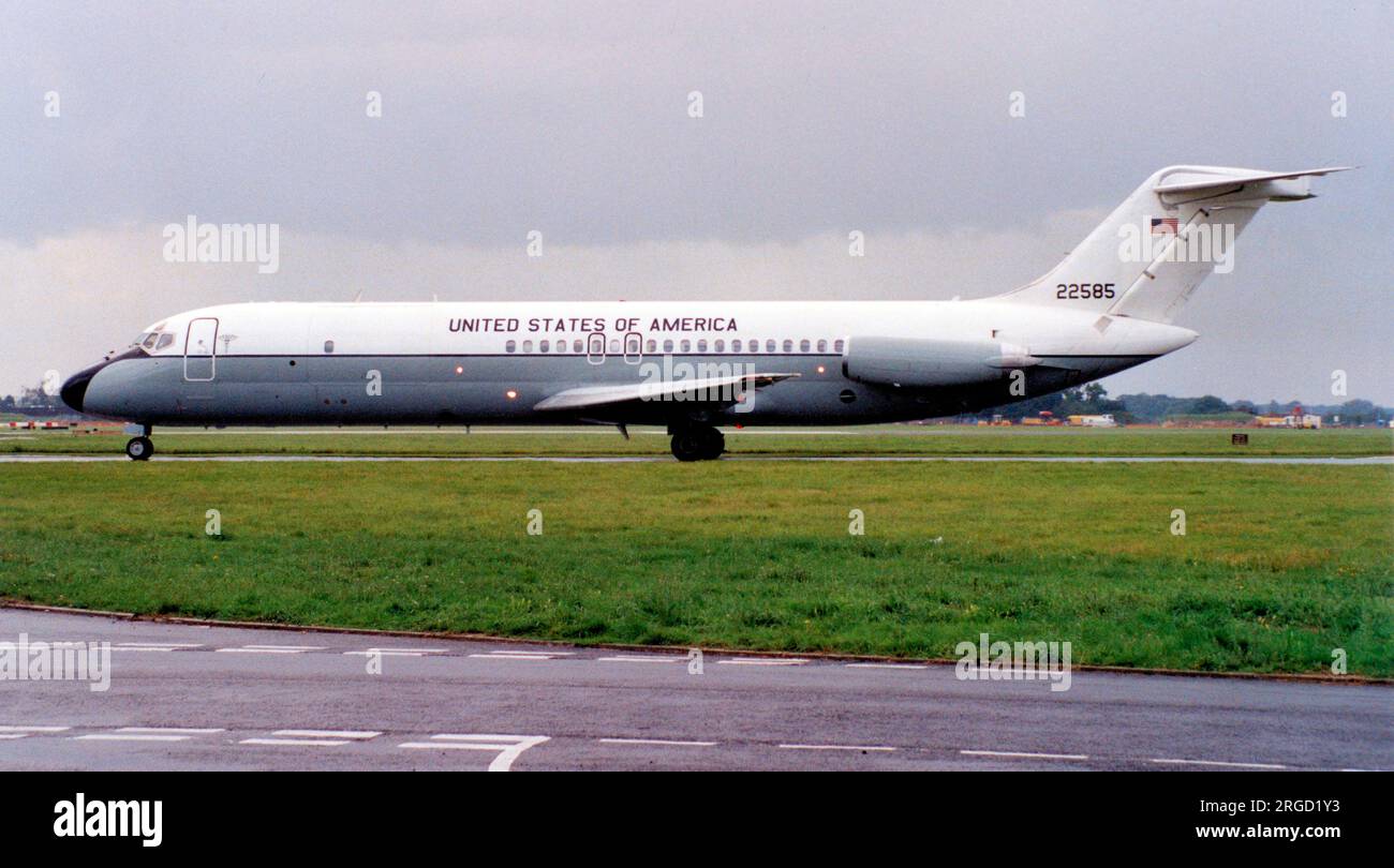Mcdonnell douglas dc 9 30 hi-res stock photography and images - Alamy