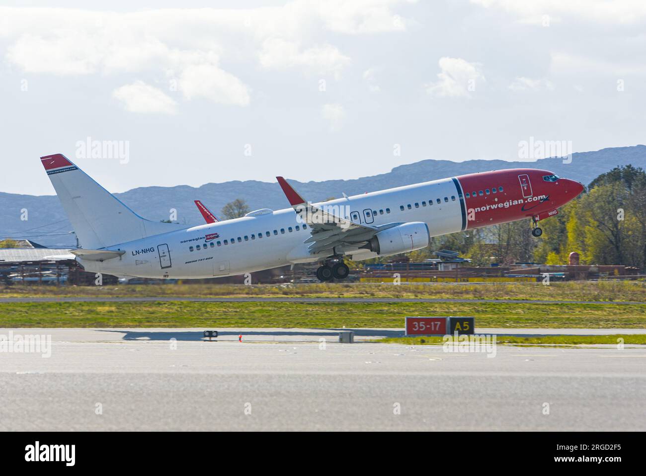 Norwegian airlines 737 boeing max hi-res stock photography and images ...