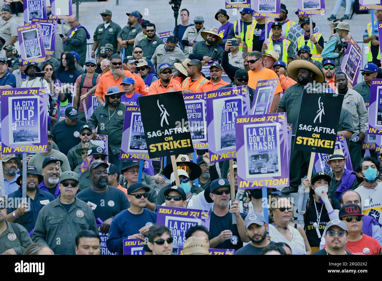Writers work stoppage hi-res stock photography and images - Alamy
