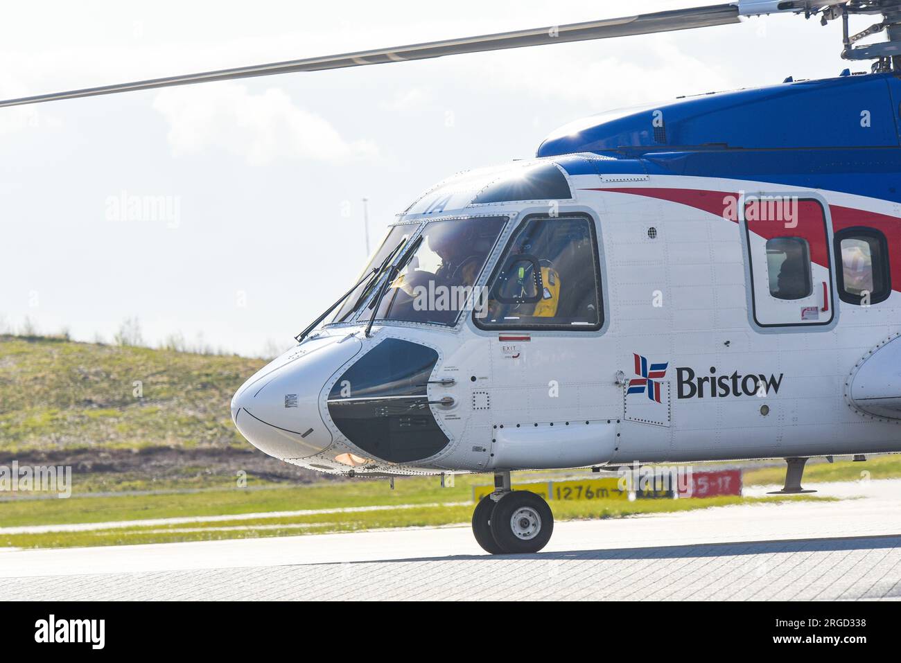 Offshore helicopter services hi-res stock photography and images - Alamy