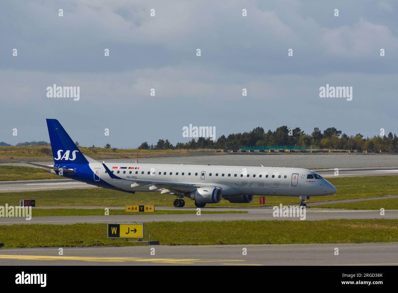 SAS Scandinavian Airlines aircraft preparing for take off in Bergen ...