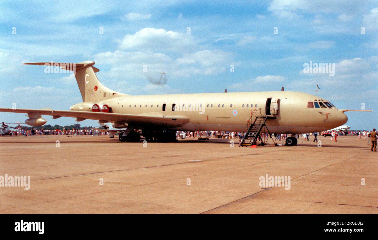 Royal Air Force - Vickers VC10 K.2 ZA142 / C (msn 811), of No.101 ...