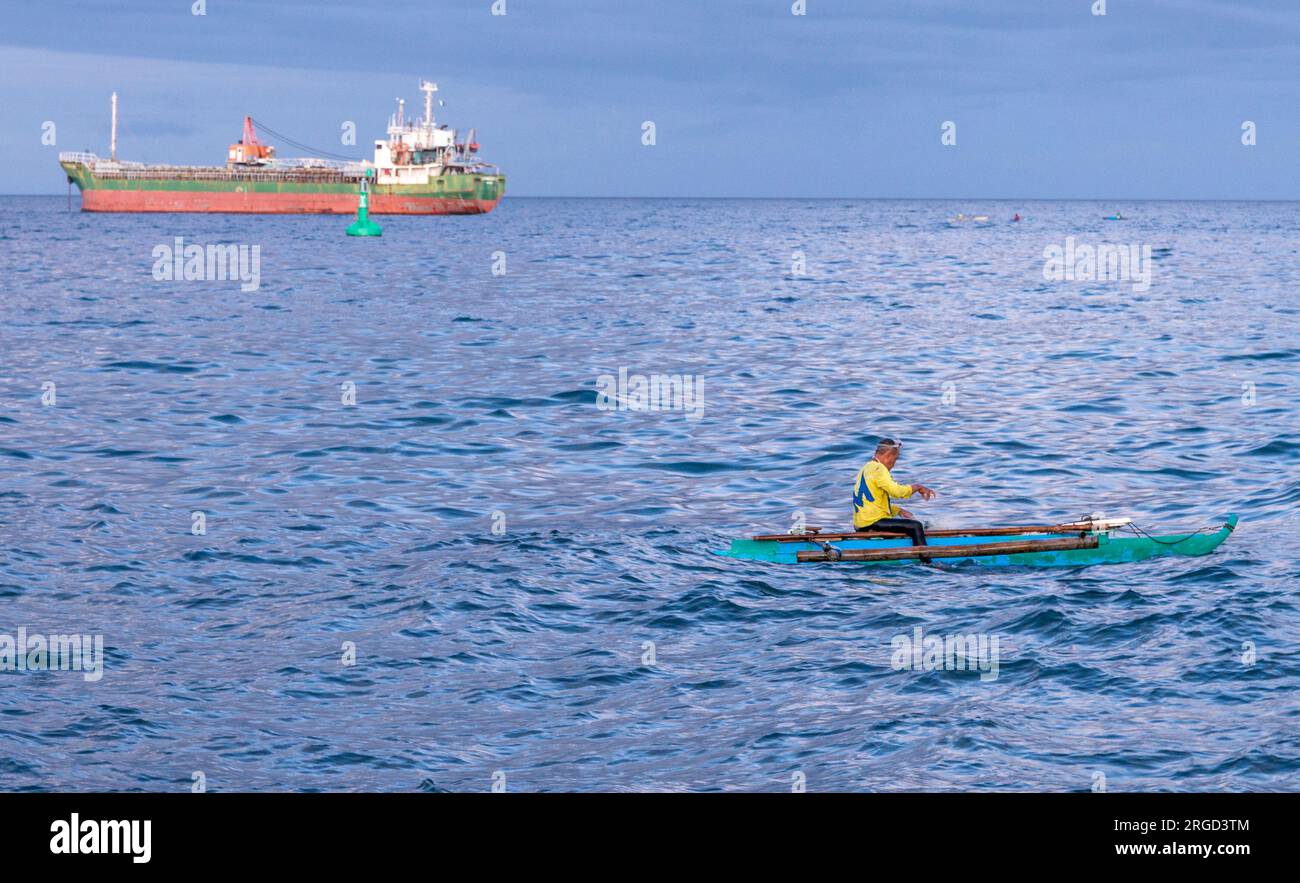 Filipino man boat sea hi-res stock photography and images - Alamy