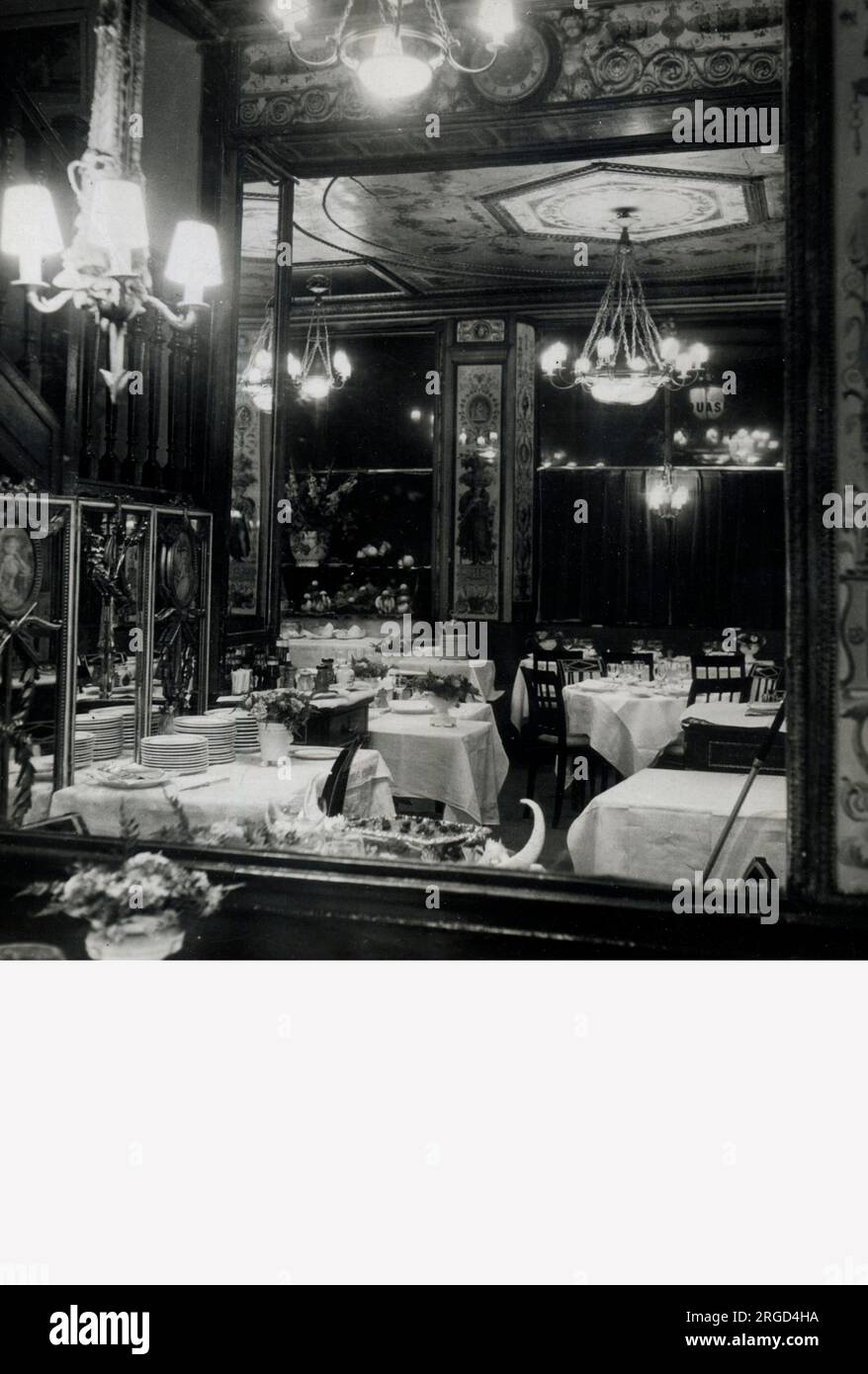 'Le Grand Vefour' in the gardens of the Palais-Royal - Raymond Oliver ...