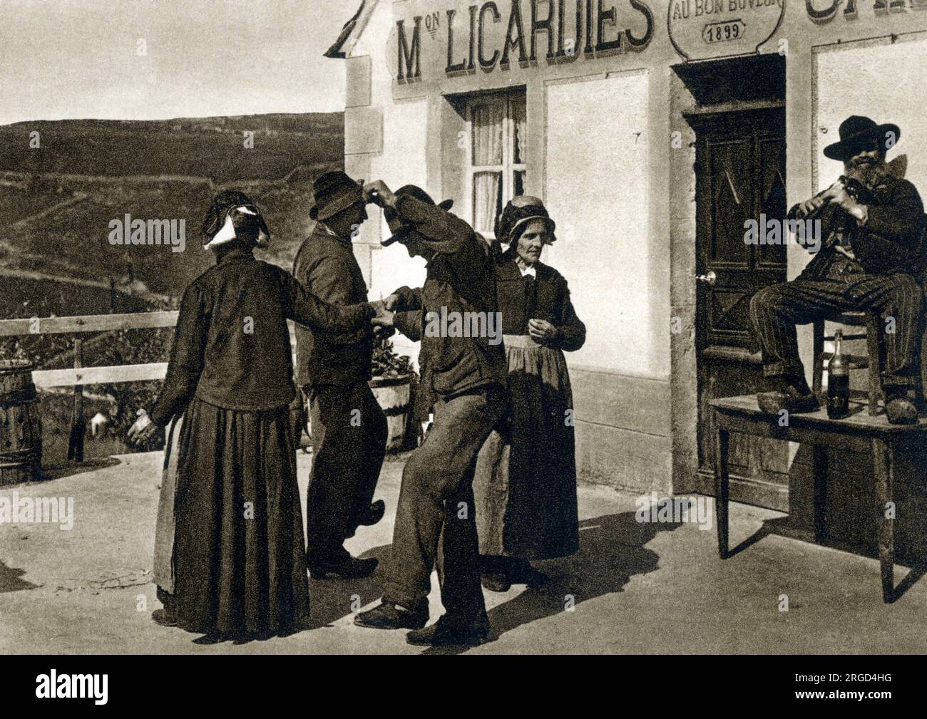 Bourree hi-res stock photography and images - Alamy
