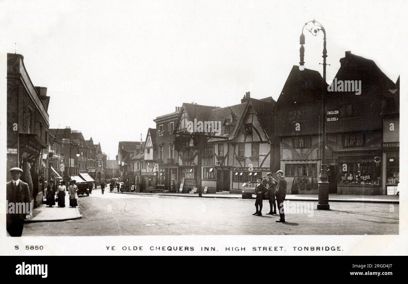 Ye Olde Chequers Inn, High Street, Tonbridge, Kent Stock Photo - Alamy