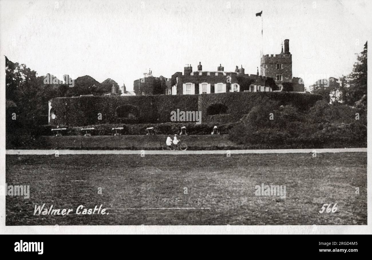 Walmer, Kent - Walmer Castle - Exterior View - a Tudor fortress turned ...