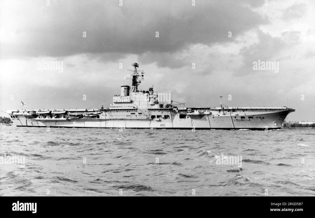 Royal Navy - HMS Albion R07, a Centaur-class commando carrier ...