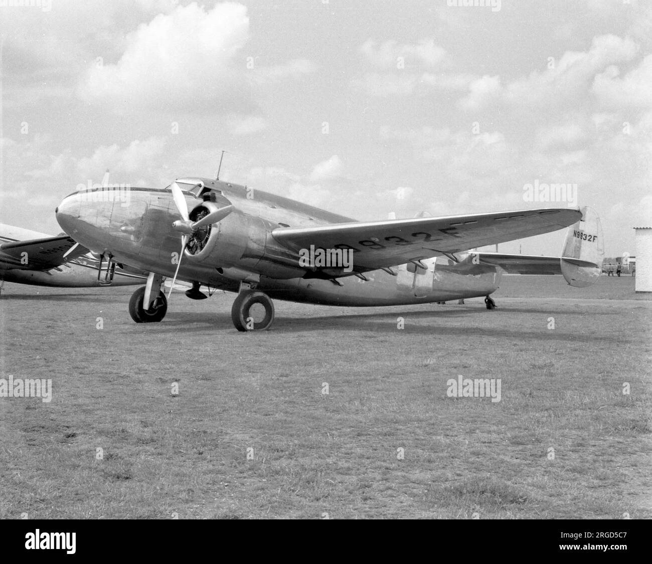 Lockheed 18-07 Lodestar N9932F (msn 18-2068, ex NC34900, ex42-53499, ex ...