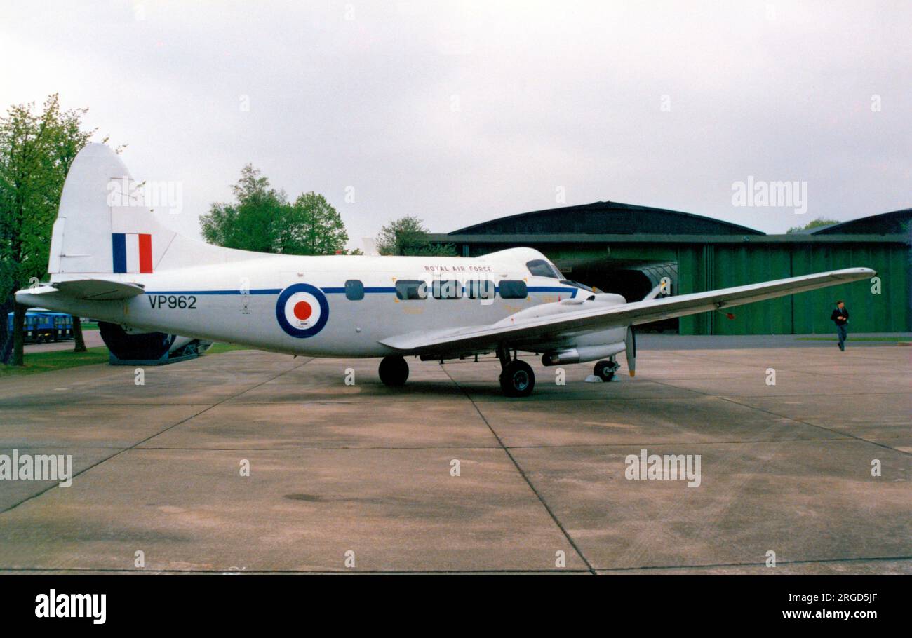 de Havilland DH.104 Devon C.2 VP962 (msn 04212), at Duxford on 29 April ...