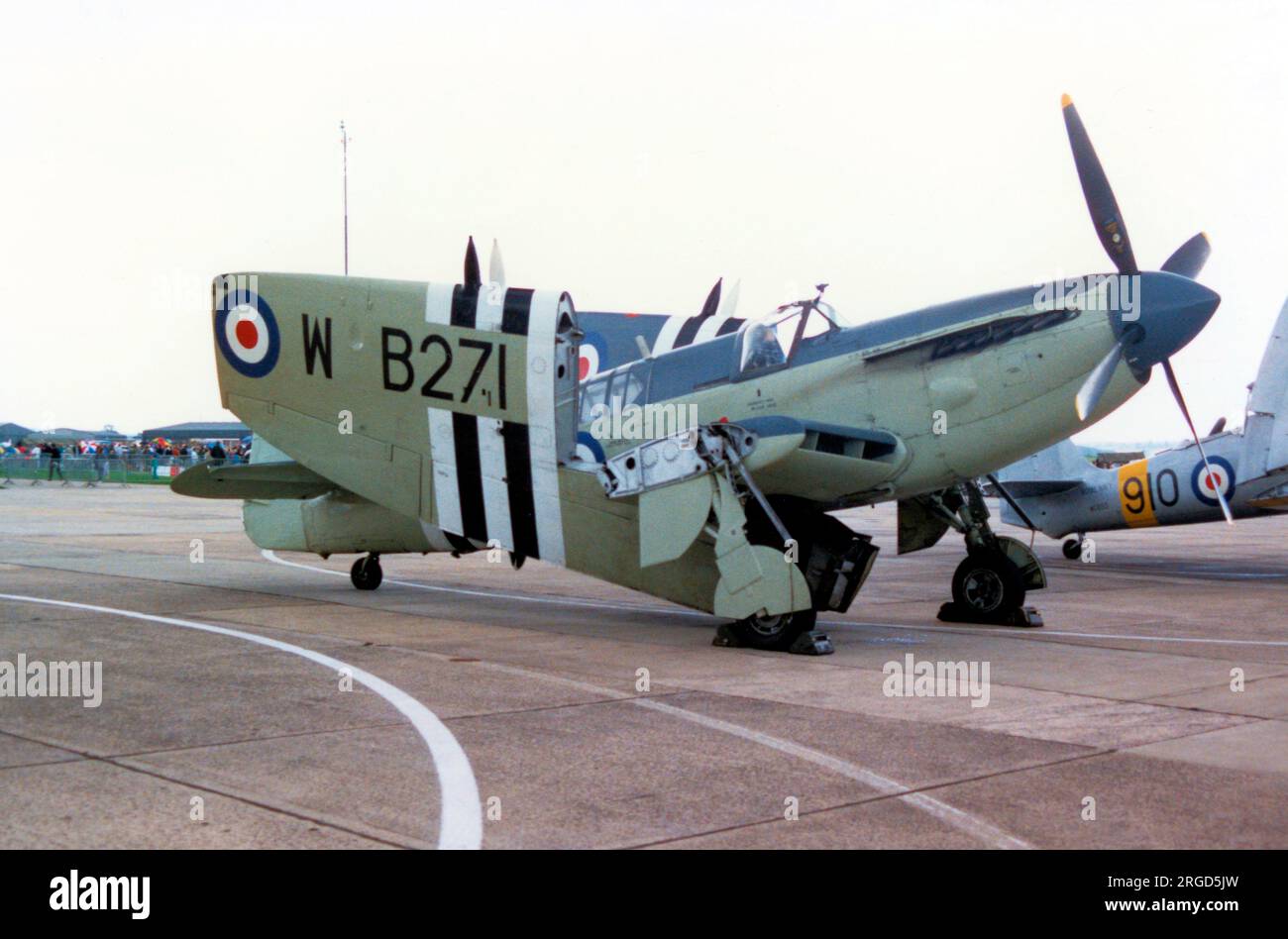 Royal Navy - Fairey Firefly AS.6 WB271 (msn F.8497), of the Royal Navy ...