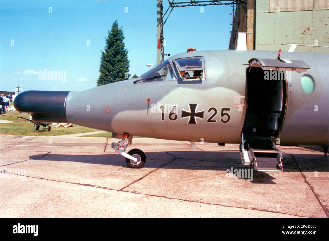 Luftwaffe - MBB HFB-320 Hansa Jet ECM 16+25 (msn 1062), of JBG-32 Stock ...