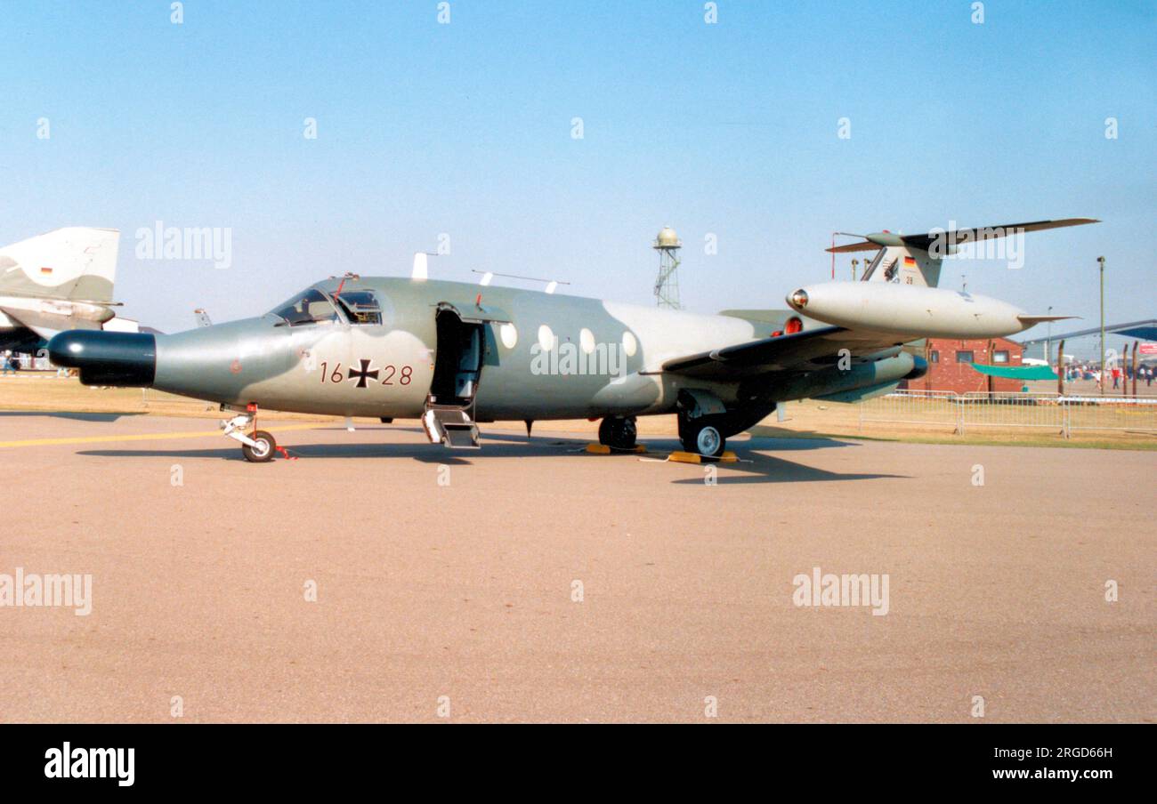 Luftwaffe - MBB HFB-320 Hansa Jet ECM 16+28 (msn 1065), of JBG-32 Stock ...