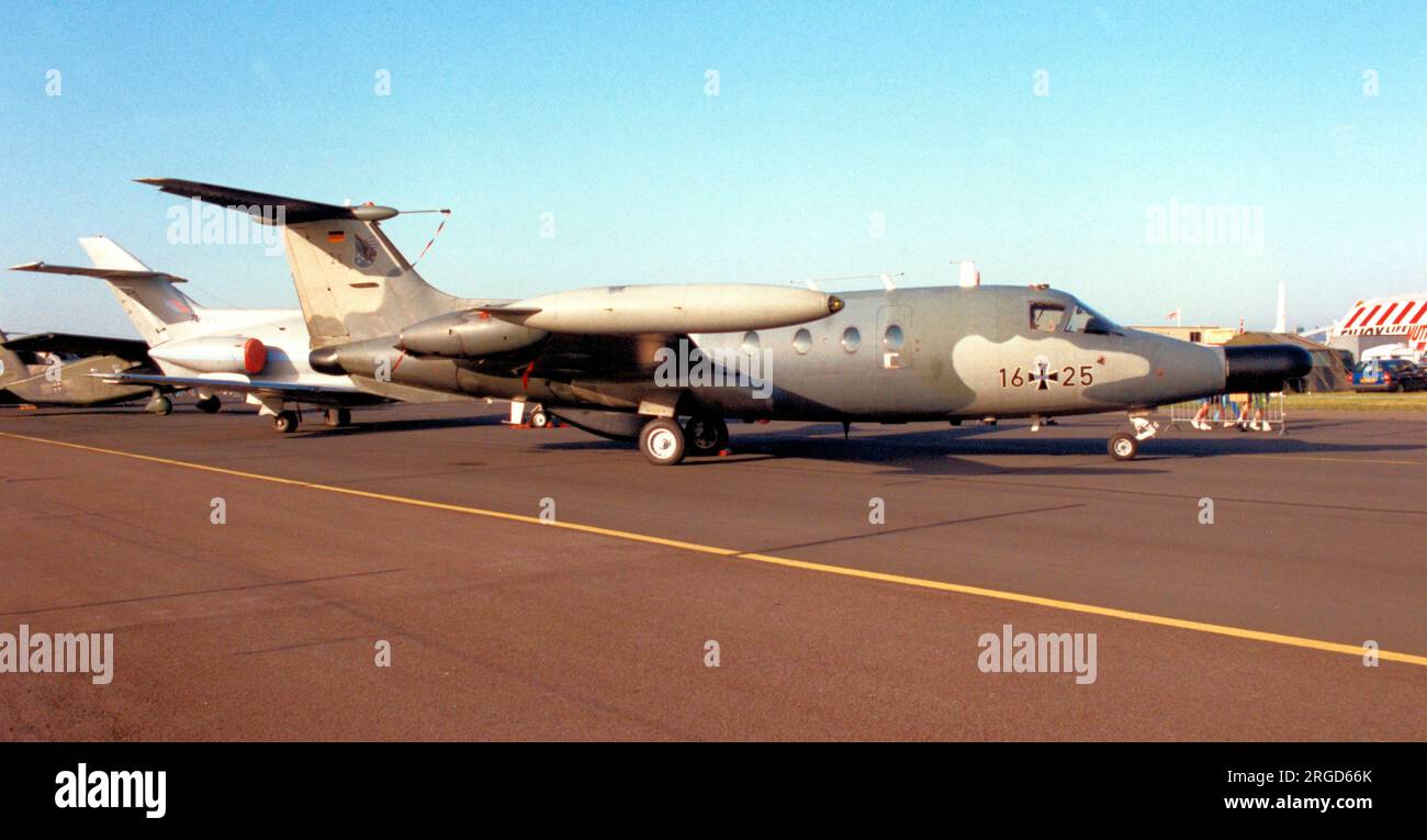 Luftwaffe - MBB HFB-320 Hansa Jet ECM 16+25 (msn 1062), of JBG-32 Stock ...