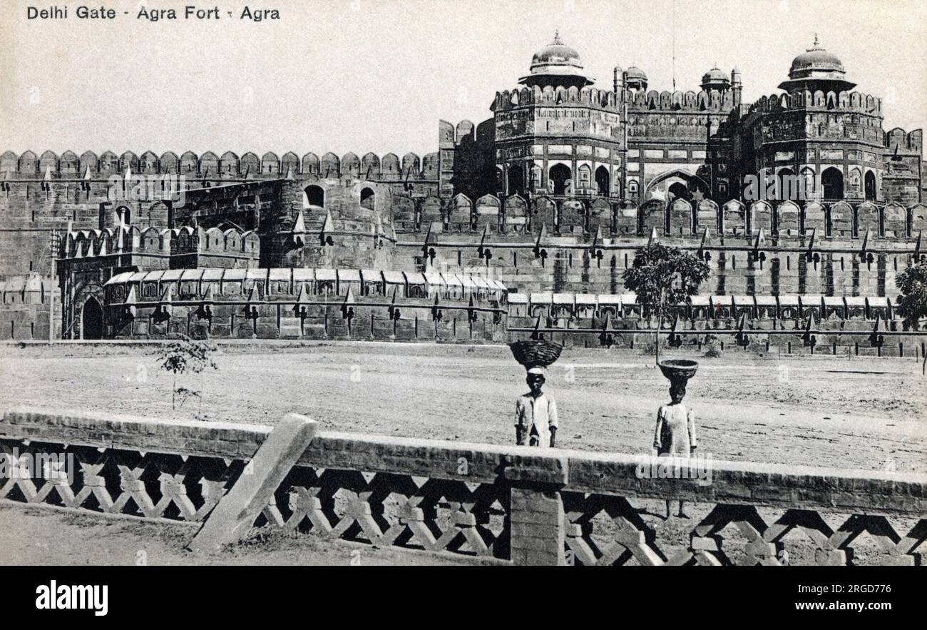 Agra, India - Delhi Gate, Agra Fort Stock Photo - Alamy