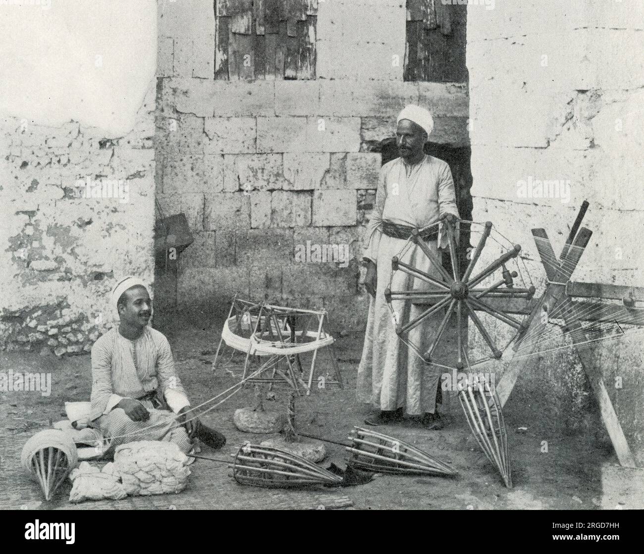 Looms hi-res stock photography and images - Alamy