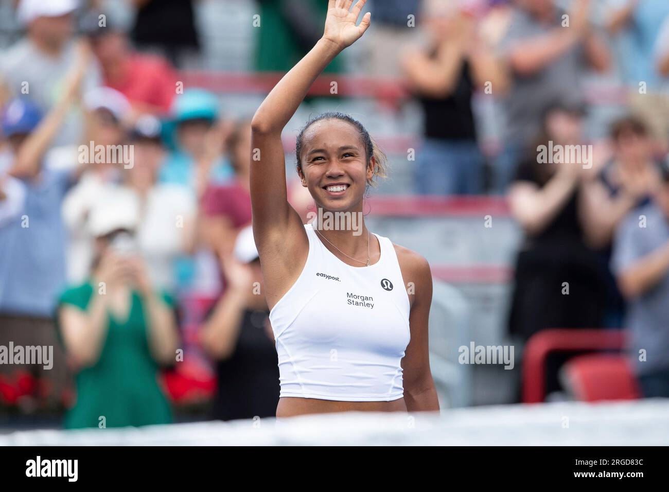 August 08, 2023: Leylah Fernandez (CAN) acknowledges her Montreal hometown crowd after defeating ...