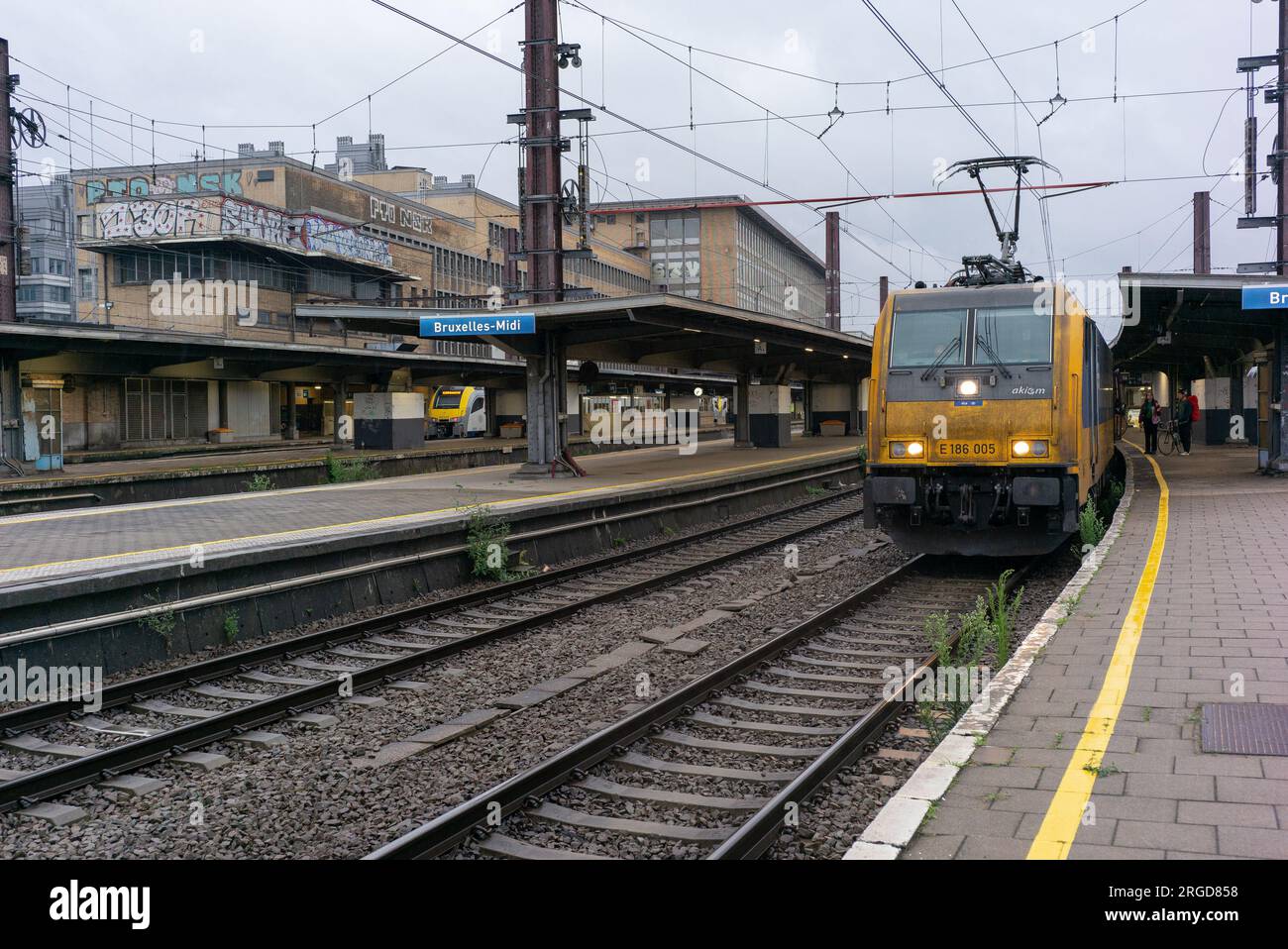 view of the Brussels Zuid-Midi station (Bruxelles-Midi / Brussel-Zuid ...