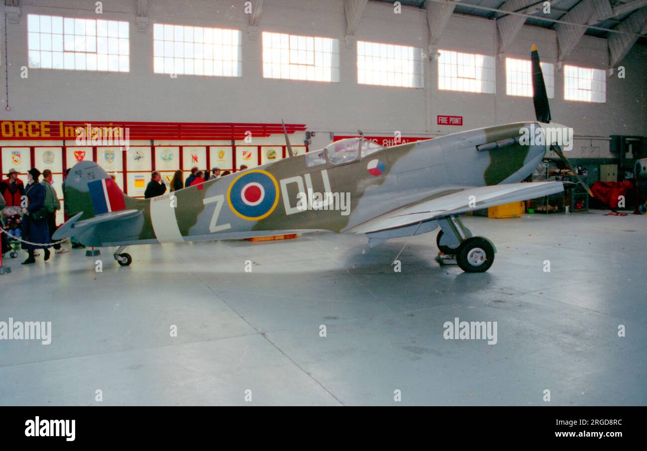 Supermarine Spitfire Mk Vc G-BUWA Stock Photo - Alamy