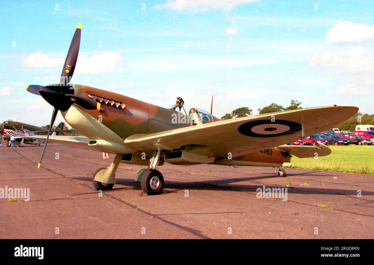 Spitfire mk prxi hi-res stock photography and images - Alamy