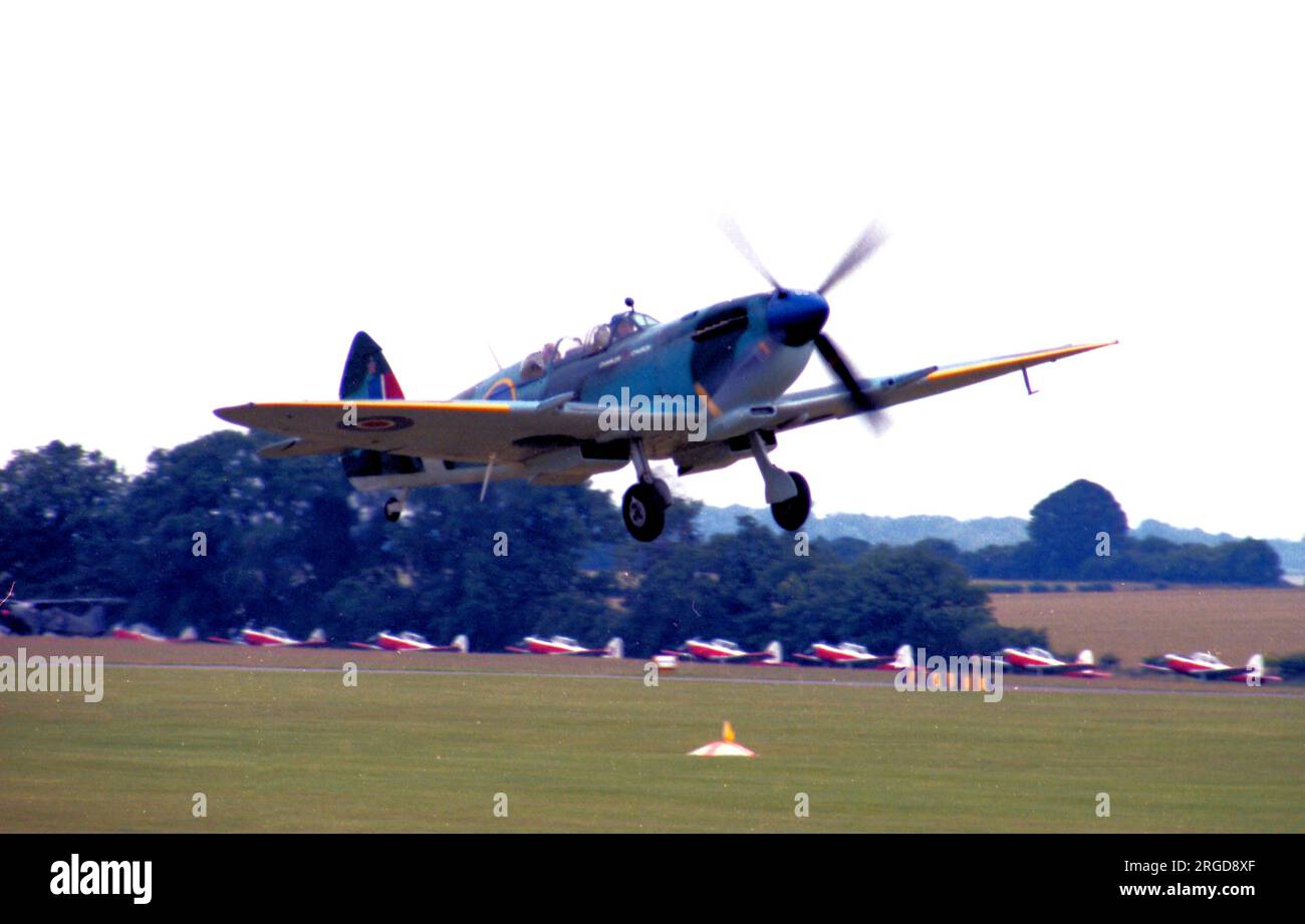 Supermarine Spitfire Mk HF Mk.IXe G-CTIX / PT462, of Charles Church ...
