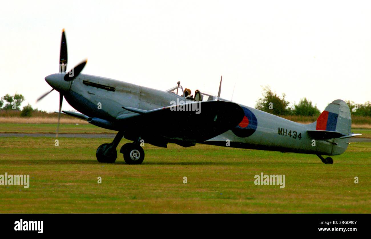 Supermarine Spitfire LF Mk.IXc G-ASJV / MH434 (msn CBAF.IX.5562 Stock ...