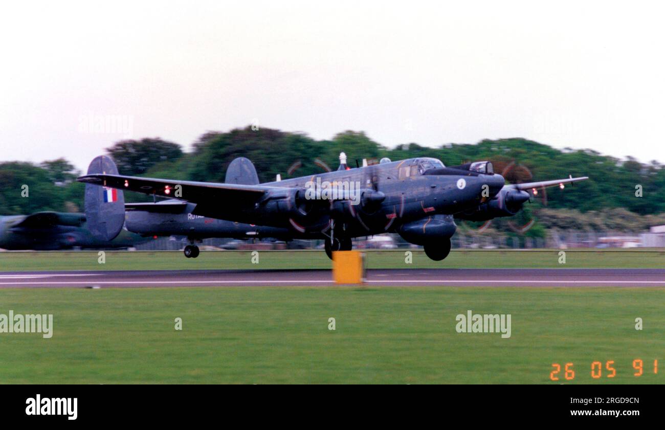 Avro shackleton aeroplane hi-res stock photography and images - Alamy