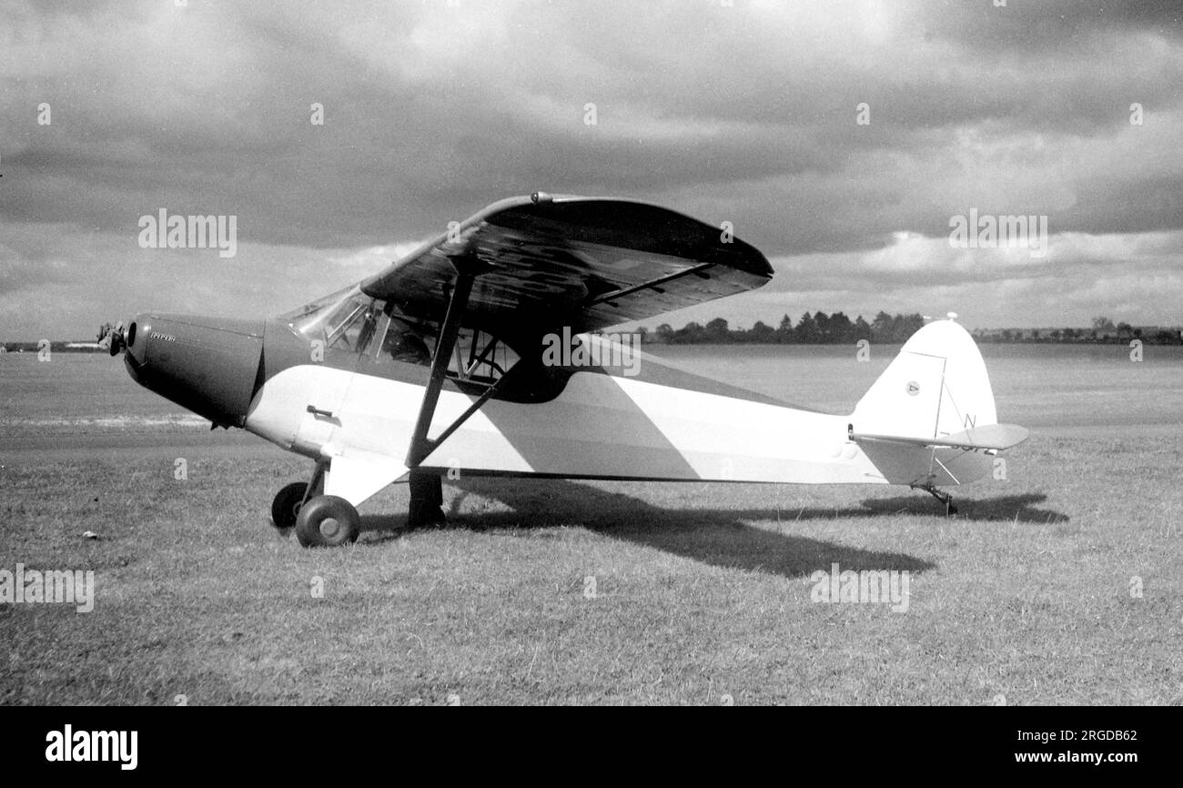 Piper PA-12 Super Cruiser N78572 (msn 12-3947). became G-AWPW in 1968 ...