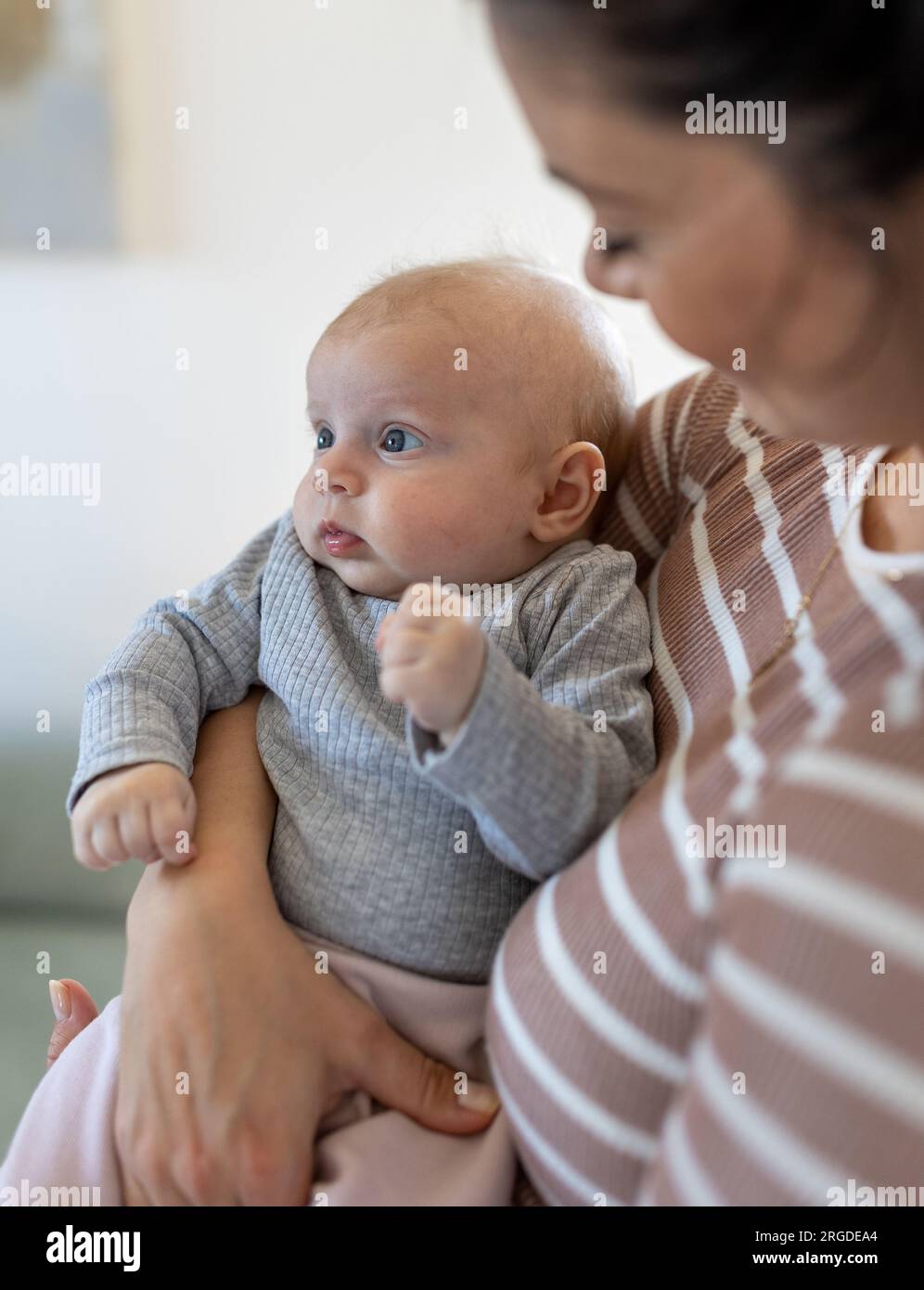 Pretty mum hi-res stock photography and images - Alamy