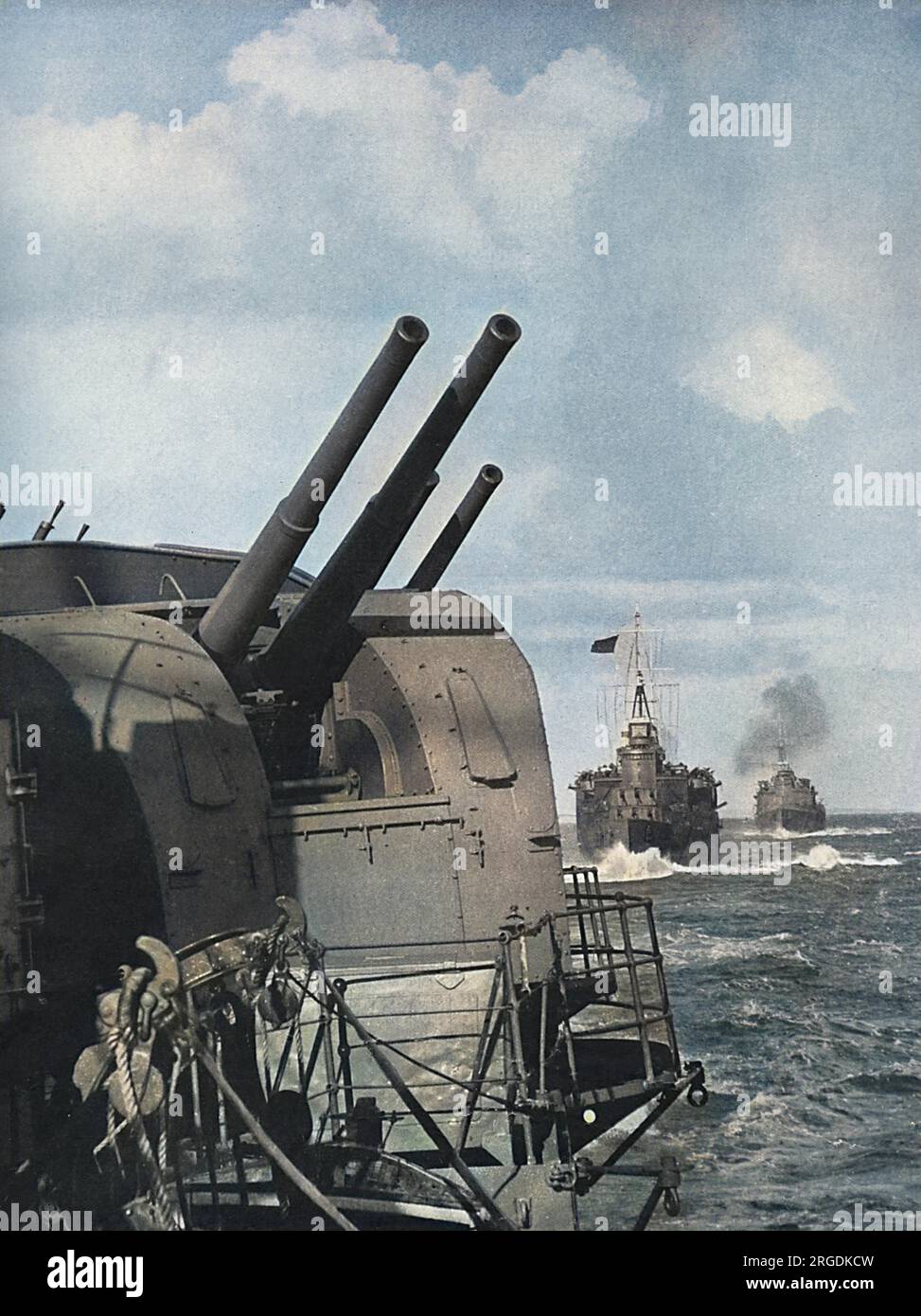 World war ii merchant navy shipping at sea hi-res stock photography and ...