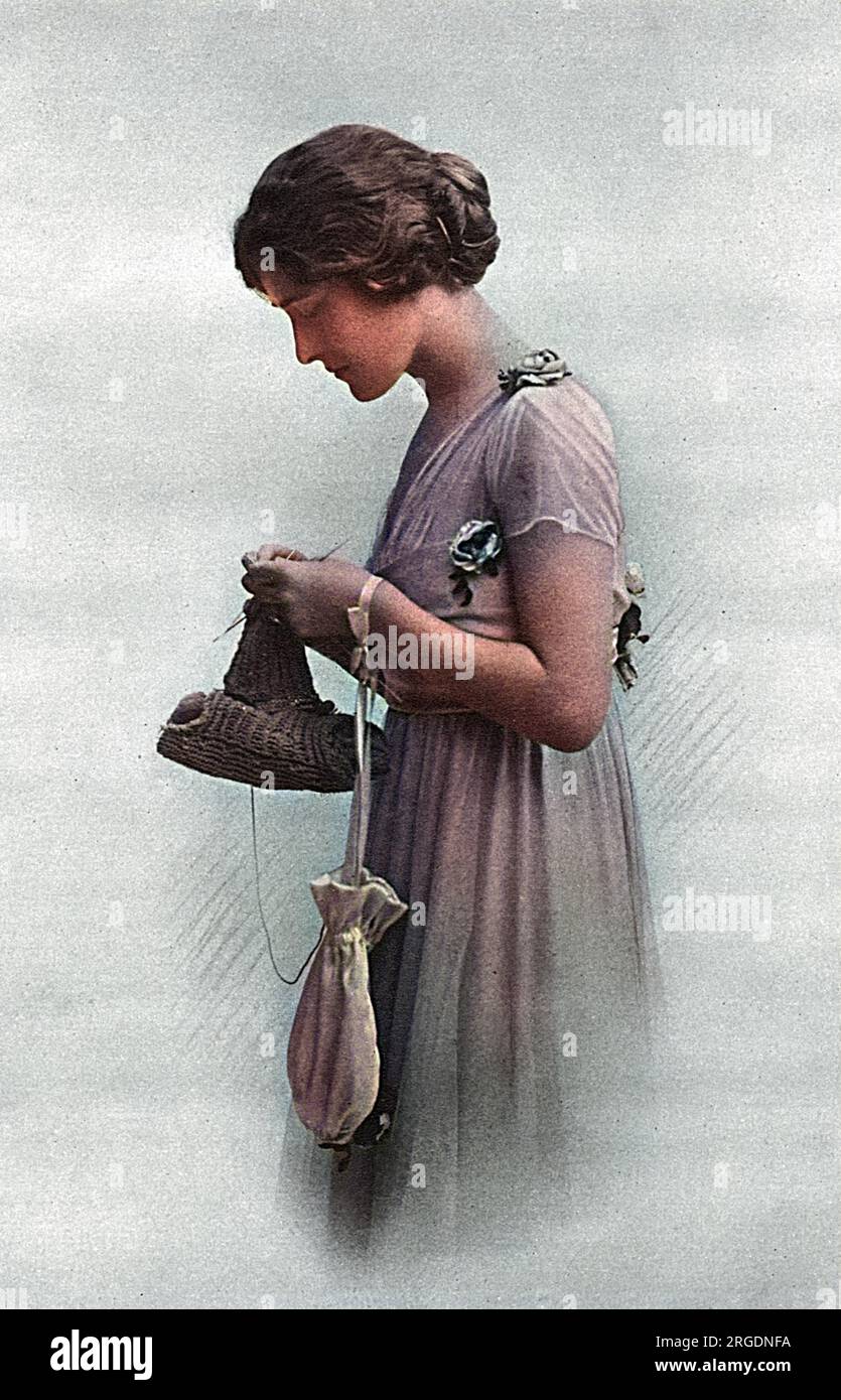 Phyllis Dare (1890-1975), the English actress, who was born Phyllis ...