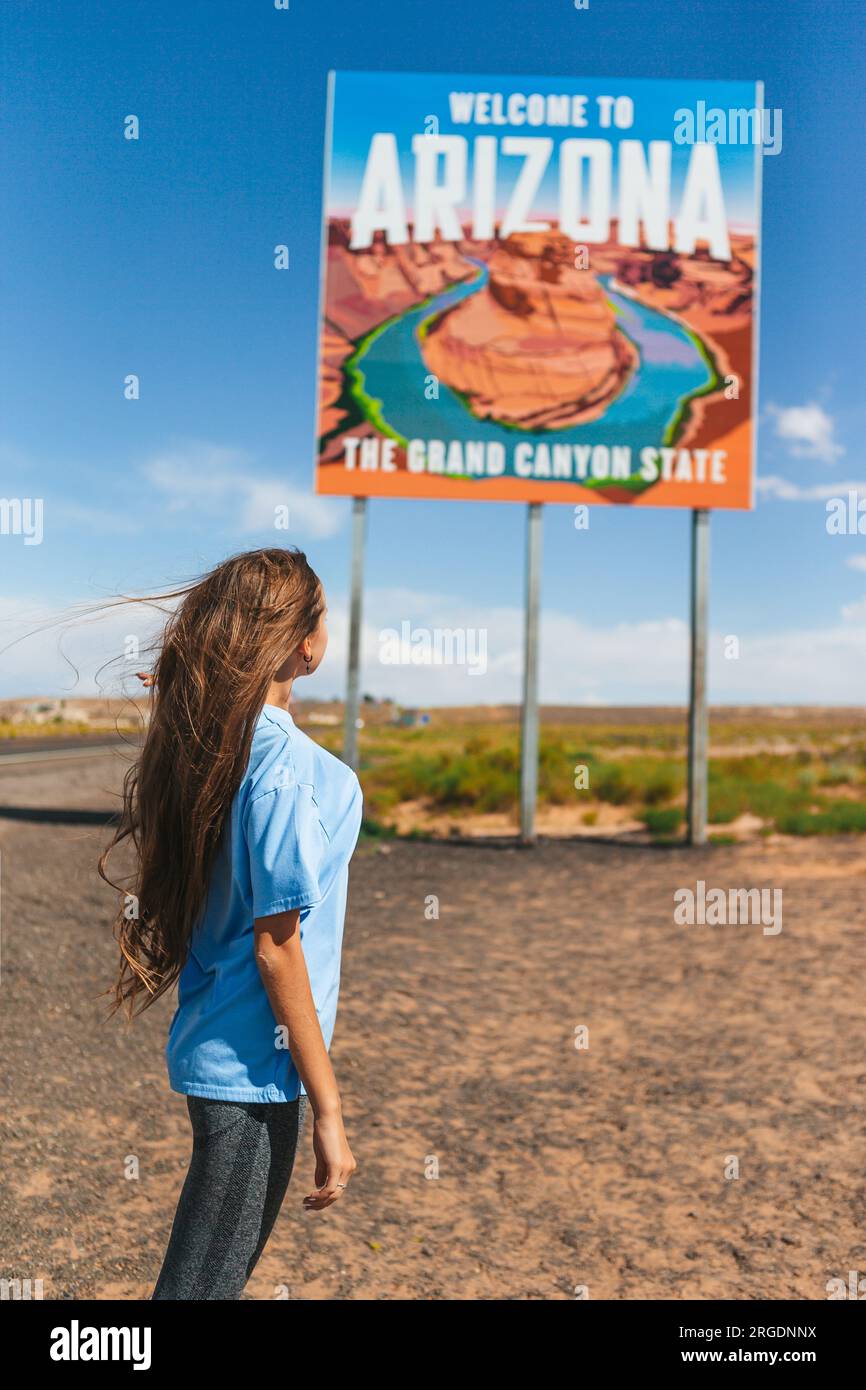 Welcome to Arizona road sign. Large welcome sign greets travels in Paje ...