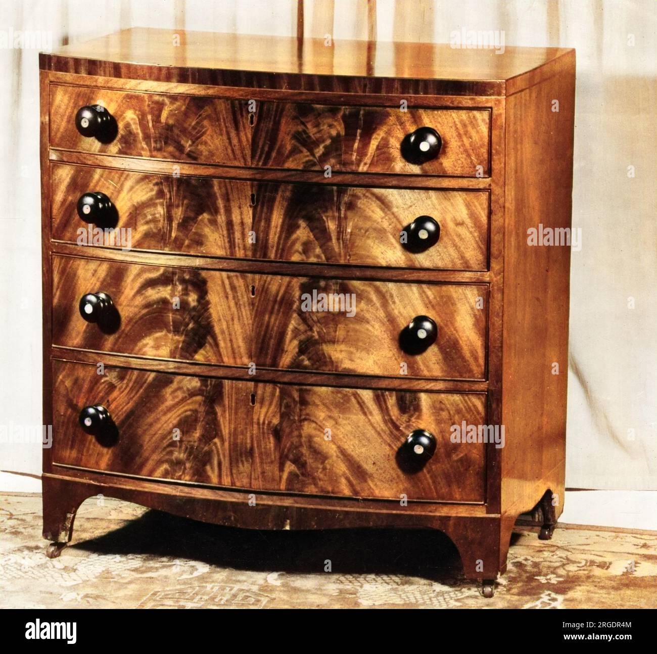 Art deco chest drawers hi-res stock photography and images - Alamy